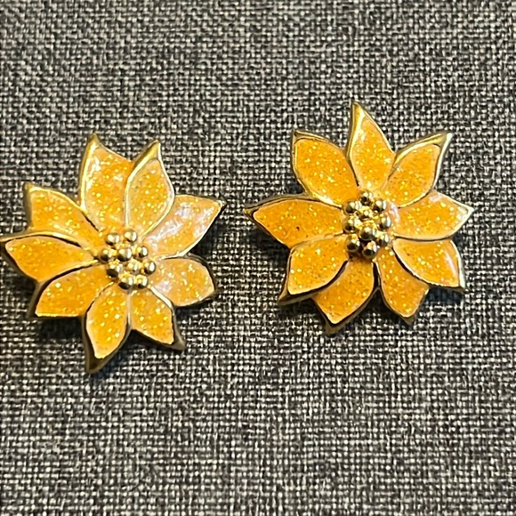 Avon | Jewelry | Vintage Avon Yellow Enamel And Gold Tone Poinsettia ...